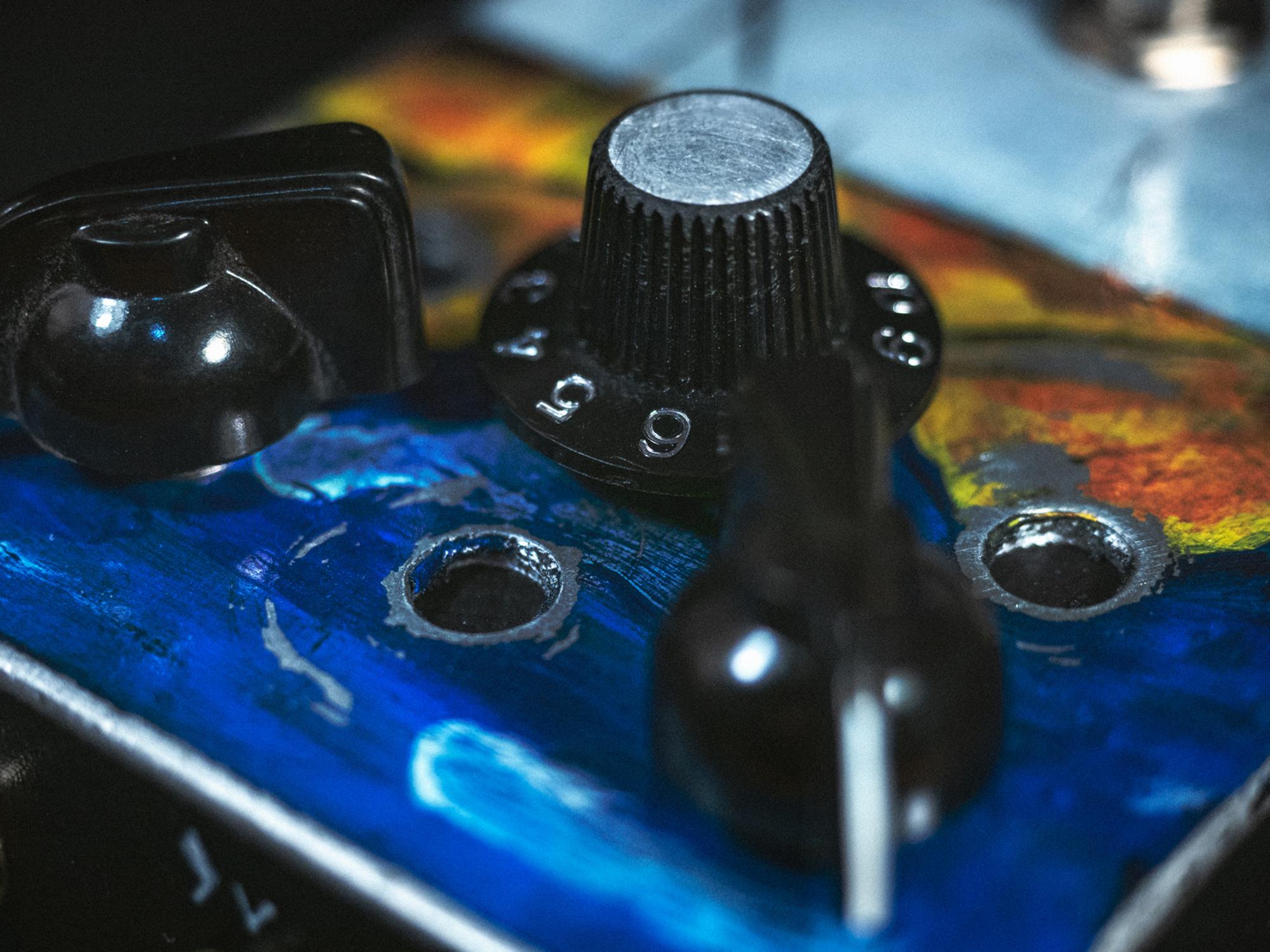 Deadman Fuzz MK2 | True Vintage Tone Fuzz | Effects & Pedals Lateral ...