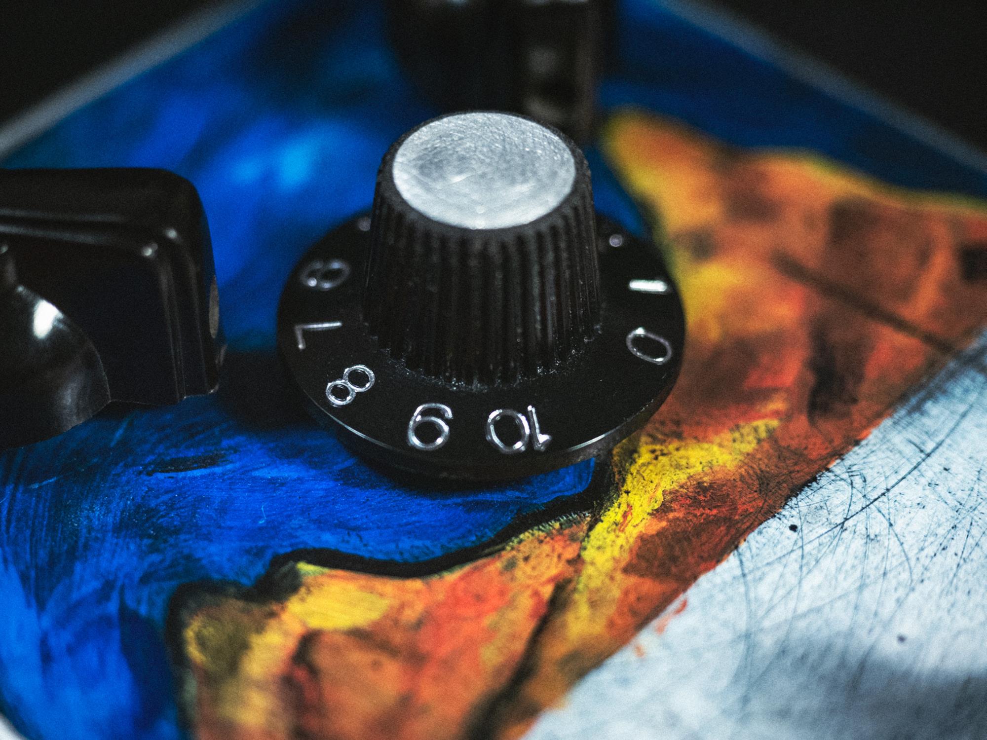 Deadman Fuzz MK2 | True Vintage Tone Fuzz | Effects & Pedals Lateral ...