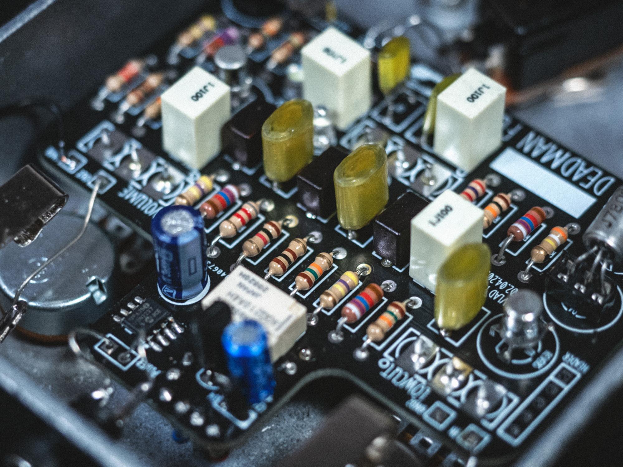 Deadman Fuzz MK2 | True Vintage Tone Fuzz | Effects & Pedals Lateral ...